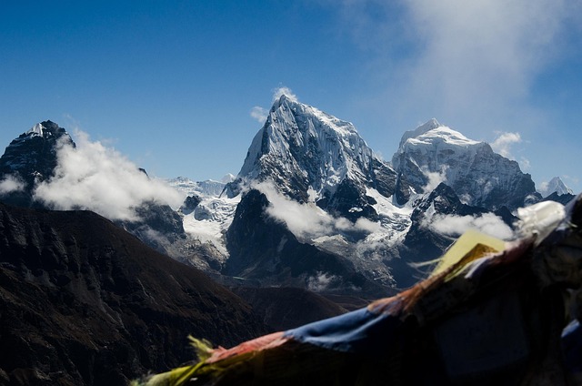 How Sherpas Risk Their Lives Helping People Climb Mount Everest